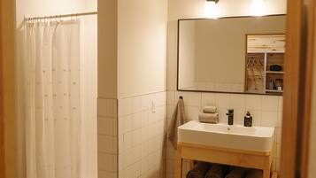 Suite | Casa de banho | Um polibã, toalhas fornecidas