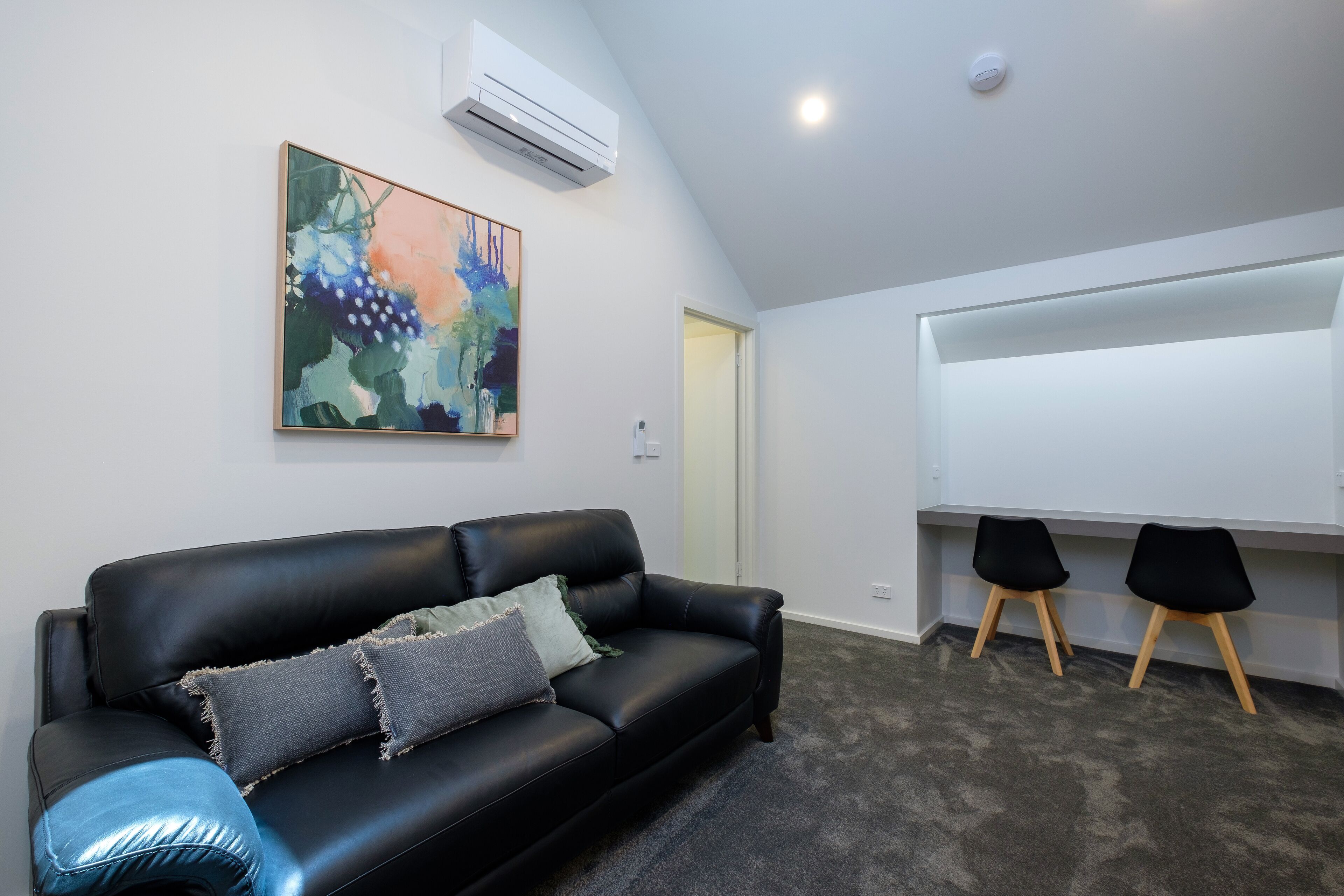 Serenity Hg4: Brand New 4br 3.5ba House With Absolute Nat Park Frontage - Halls Gap