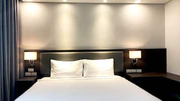 Estúdio superior | Roupas de cama antialérgicas, individualmente mobiliados, escrivaninha