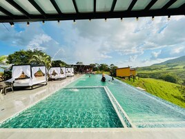 3 piscinas exteriores 