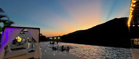 3 piscinas exteriores