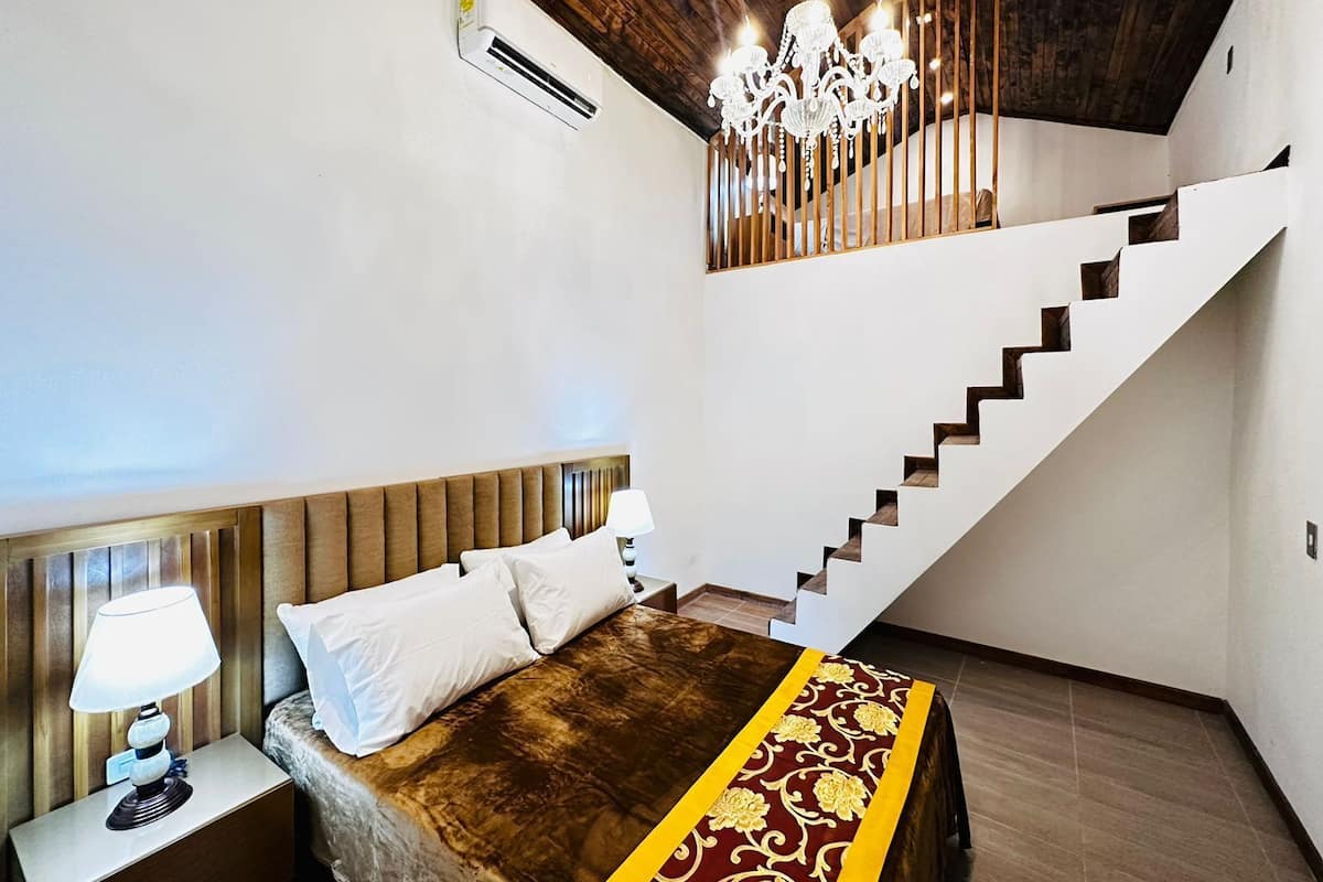 Quarto Triplo Superior | Wi-fi grátis, com decoração personalizada, com mobília individualizada
