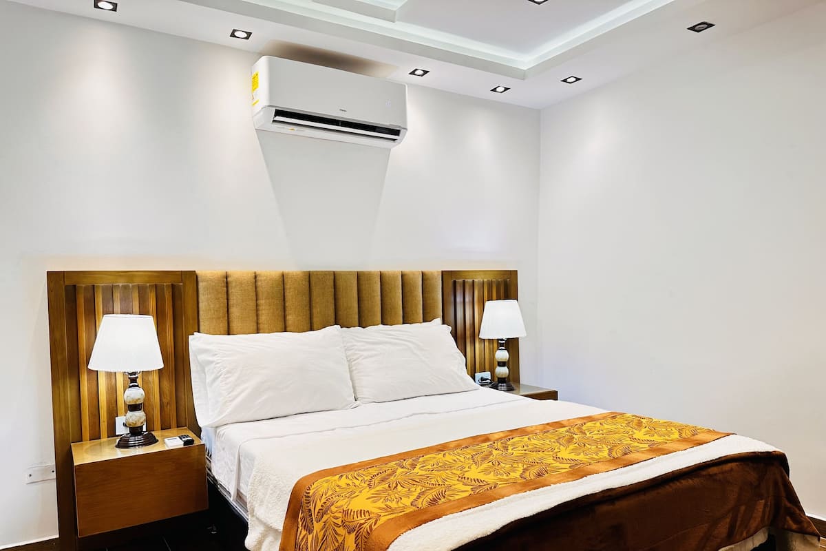 Quarto Duplo Design | Wi-fi grátis, com decoração personalizada, com mobília individualizada