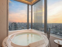 Penthouse Suite | Casa de banho | Artigos de higiene pessoal grátis, um secador de cabelo, roupões 