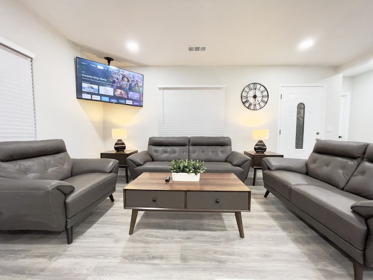 New 3 Br, Gated Parking, Sleep 8, Walk To Blvd - 蘭開斯特