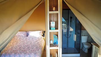 Tenda Deluxe | Cofre no quarto, Wi-fi grátis, roupa de cama fornecida