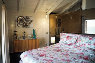 Suite-Estúdio Deluxe, 1 cama de casal, vista para o mar | Cofre no quarto, Wi-fi grátis, roupa de cama fornecida