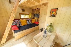 Cabana de Madeira Nobre, banheira de hidromassagem grande, vista para a colina | Sala de estar