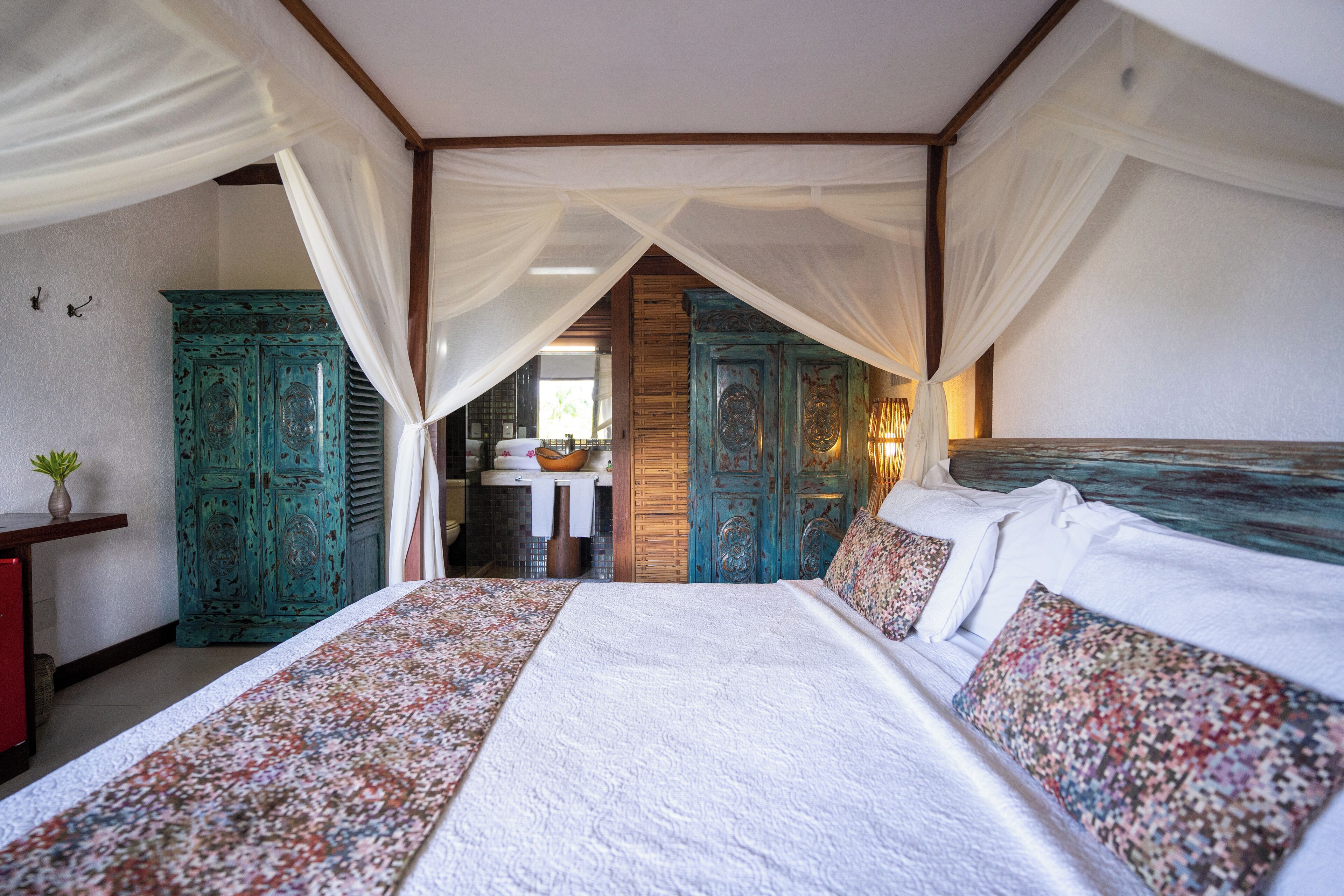 Suite Deluxe com Varanda | Frigobar, cofres nos quartos, individualmente decorados