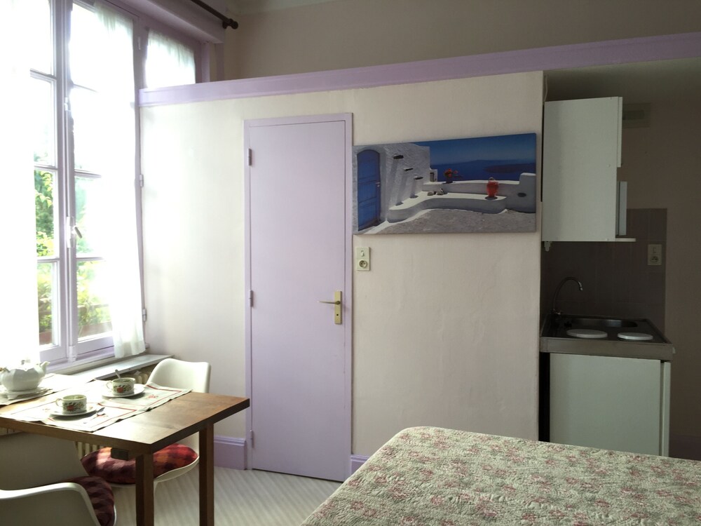 Quiet, bright studio between park and Lac d'Allier, 5' from center or ...