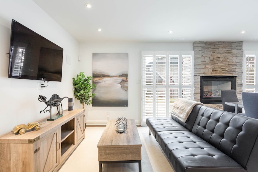 Fully Private Apartment - New Luxury Two Bed Private Apartment By The Lake - Oakville