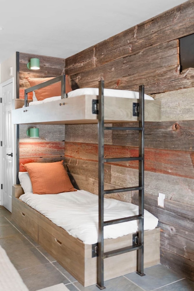 Viking Lodge: Ski, Soak, Sip - Telluride, CO