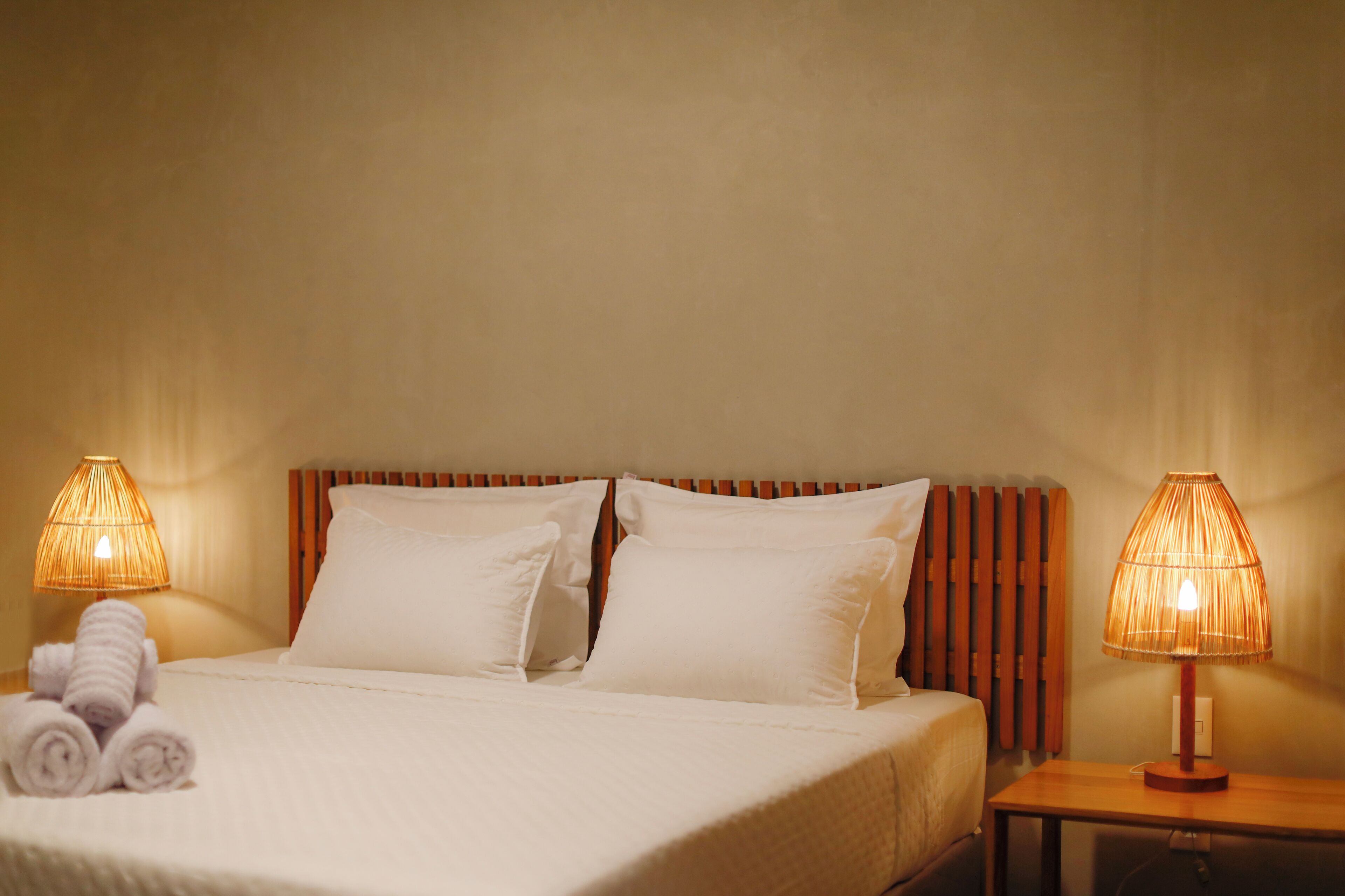 Roupa de alta qualidade, com decoração personalizada 