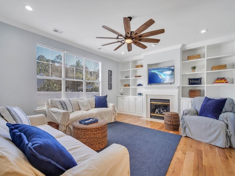 Coastal Quarters In Bluffton - 4 Bedroom, Dog Friendly! 2 Story, Bluffton Park Lowcountry Charmer. - Bluffton, SC