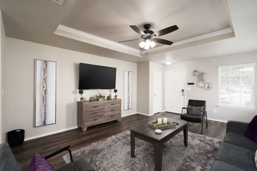 Cozy And Elegant 3 Bed/2 Bath/ Neighborhood Pool - San Antonio, TX