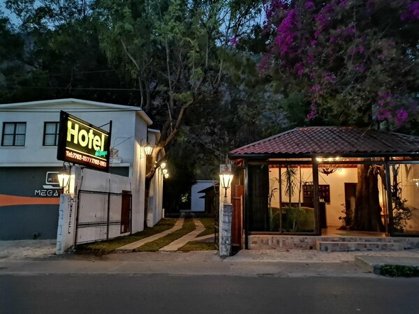 Hotel Del Bosque Panajachel - Sololá