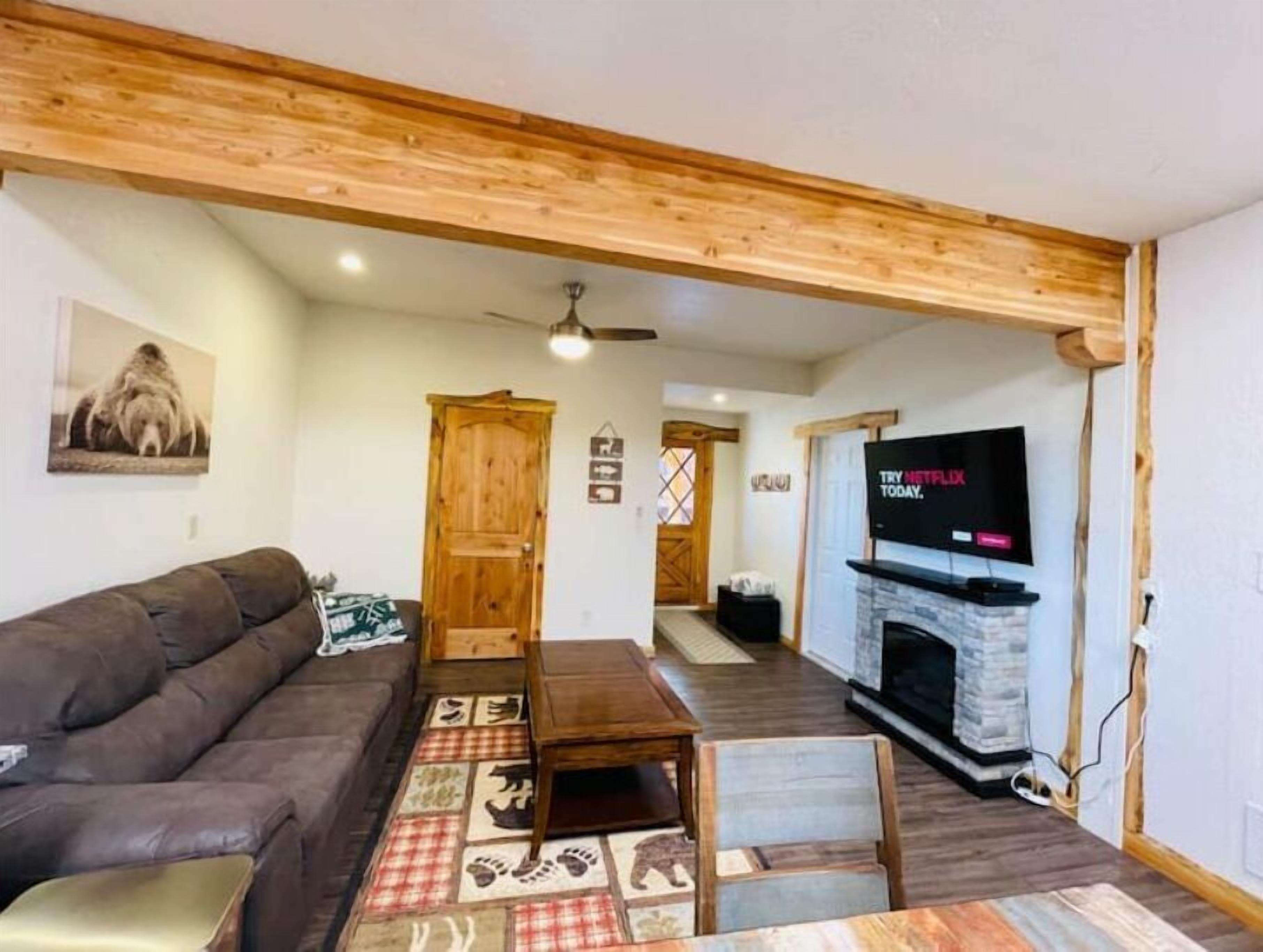 Cabin Retreat Near Terrace Lakes Resort - Garden Valley, ID