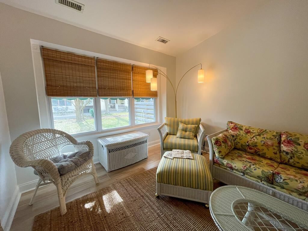 Updated 2 Bed, 1 Bath Village Green Quad - Cape May, NJ