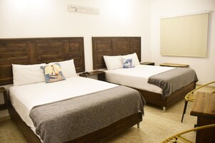 Quarto Twin Familiar, 2 camas queen-size, vista para o mar | Camas de colchão pillowtop, minibar grátis, cortinas/cortinados opacos