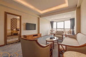 Suite Executiva, 1 quarto | Minibar, secretária, secretária adequada para computadores portáteis 