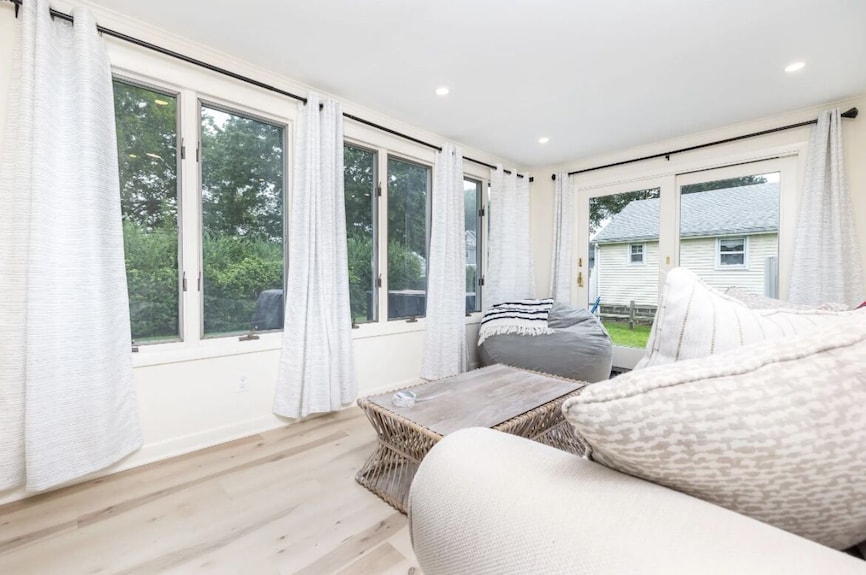 Fully Updated Cornfield Point Beach House, Old Saybrook, Ct - Old Saybrook, CT