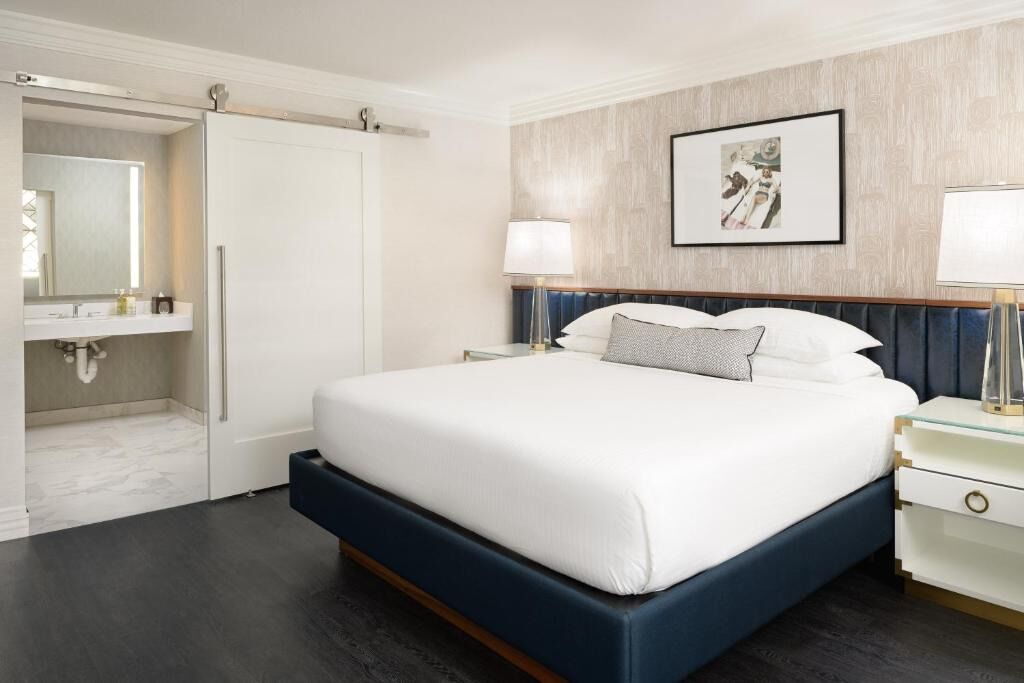 Experience Soothing Moments & Luxury! Outdoor Pool, Pet-friendly Property - West Hollywood, CA