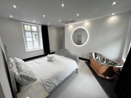 Apartamento superluxo | Cortinas blackout, quartos à prova de som, ferros/tábuas de passar roupa