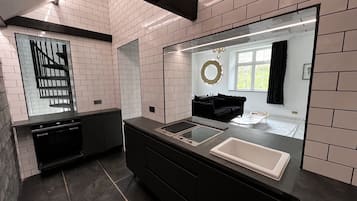 Apartamento de Luxo | Cozinha privada | Uma cafeteira/bule, uma chaleira elétrica