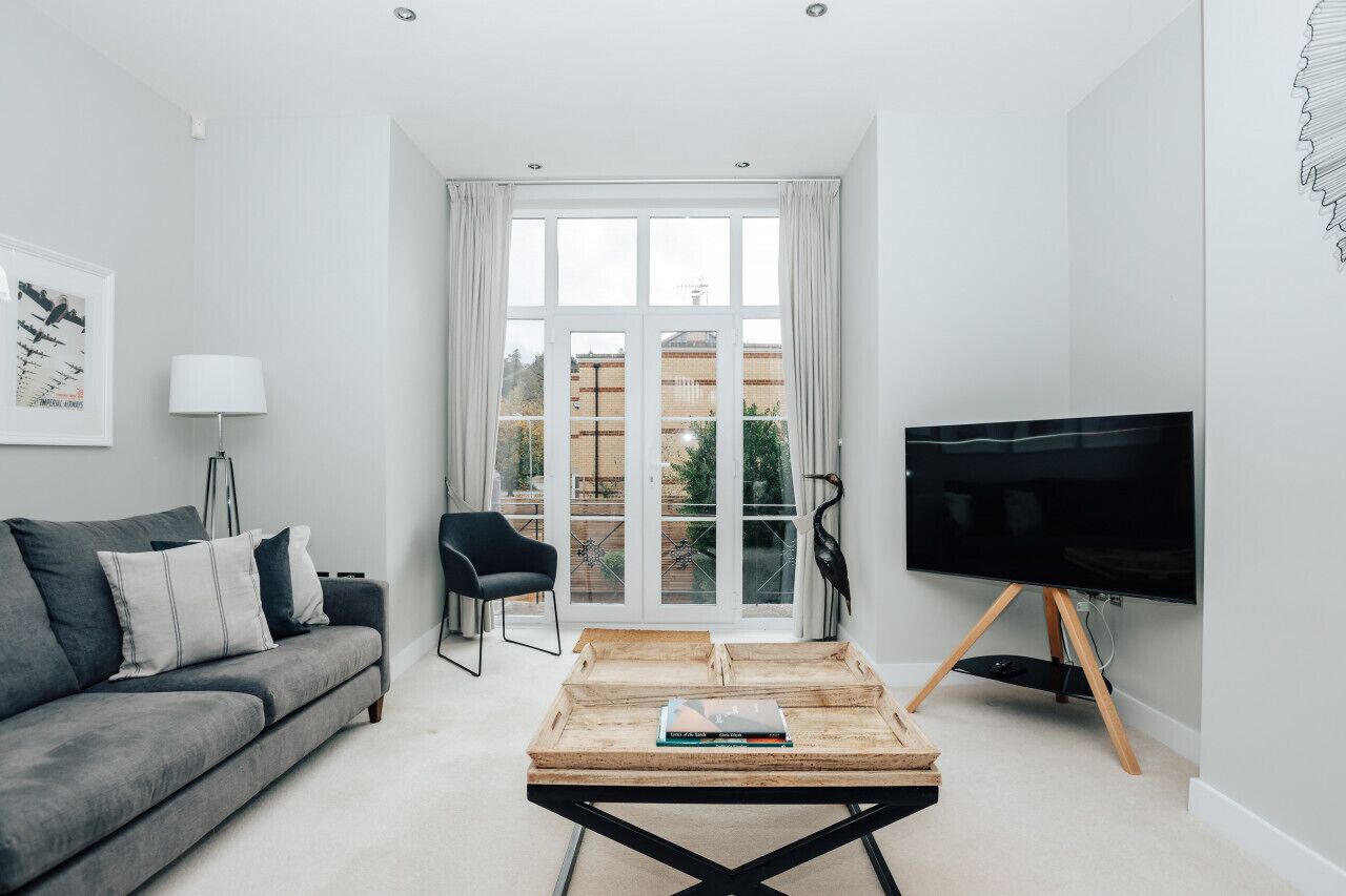 Blue Heron - 2 Bedroom Apt With 2 Parking Spaces - Henley-on-Thames