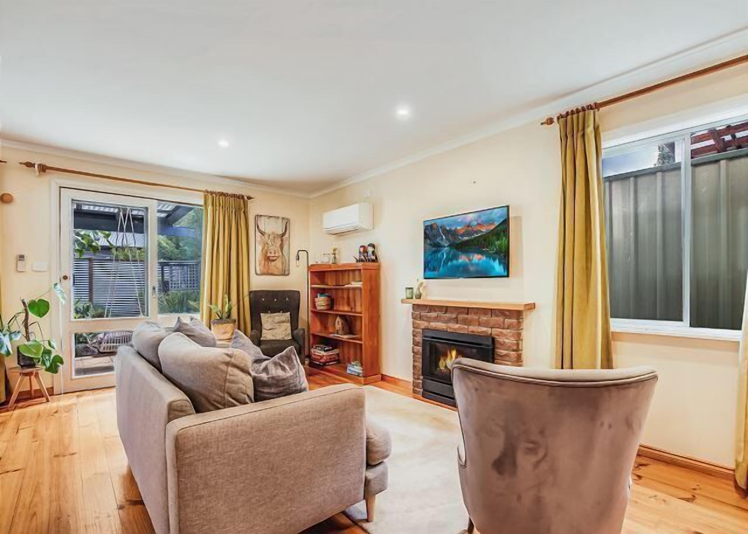 Our Place On Mountbatten - Bright