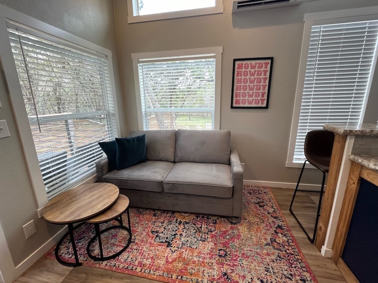 1 Bedroom Tiny House I Cowboy Pool - Driftwood, TX