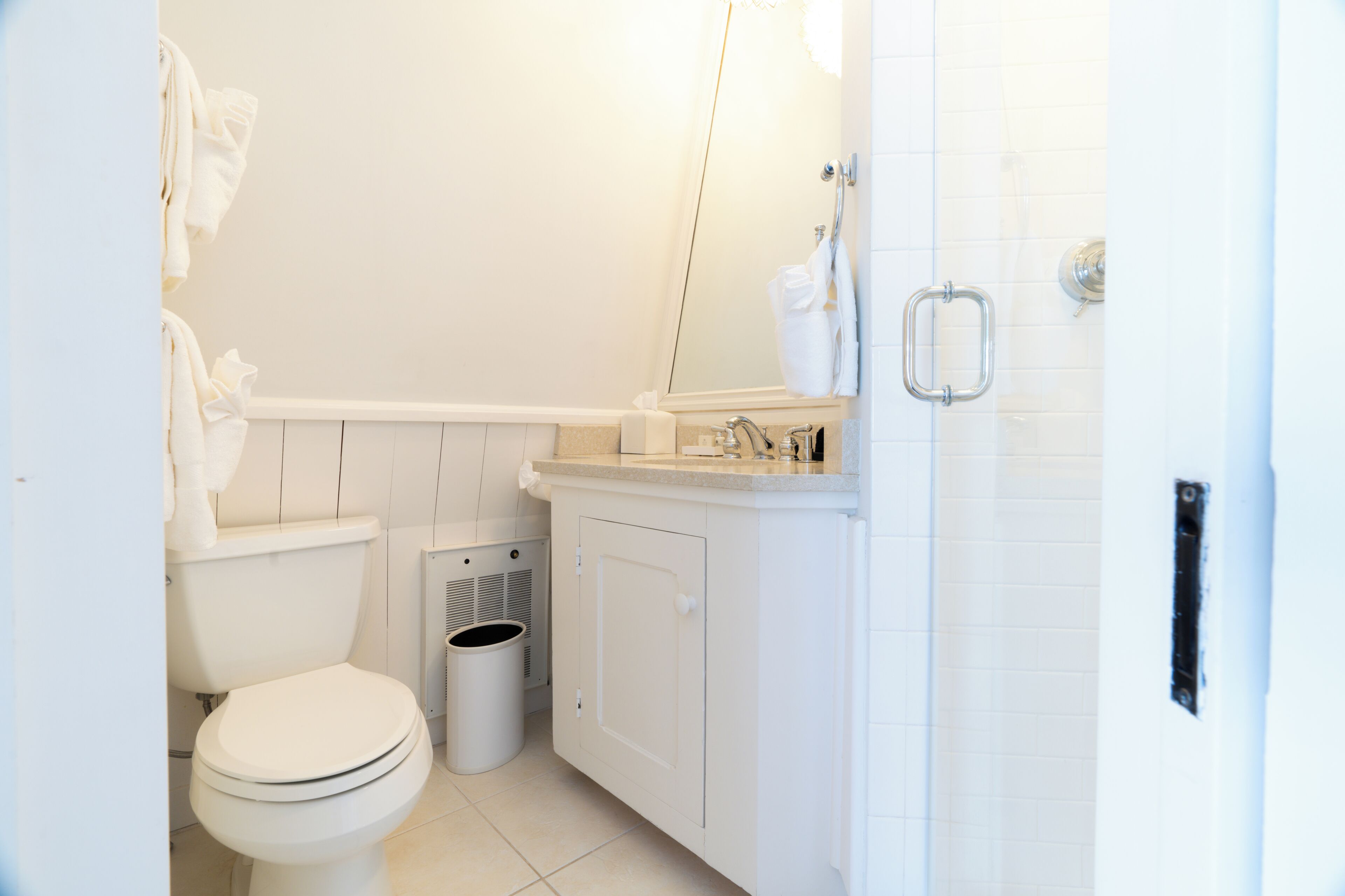 Quarto Standard | Casa de banho | Um secador de cabelo, toalhas fornecidas, sabão, champô 