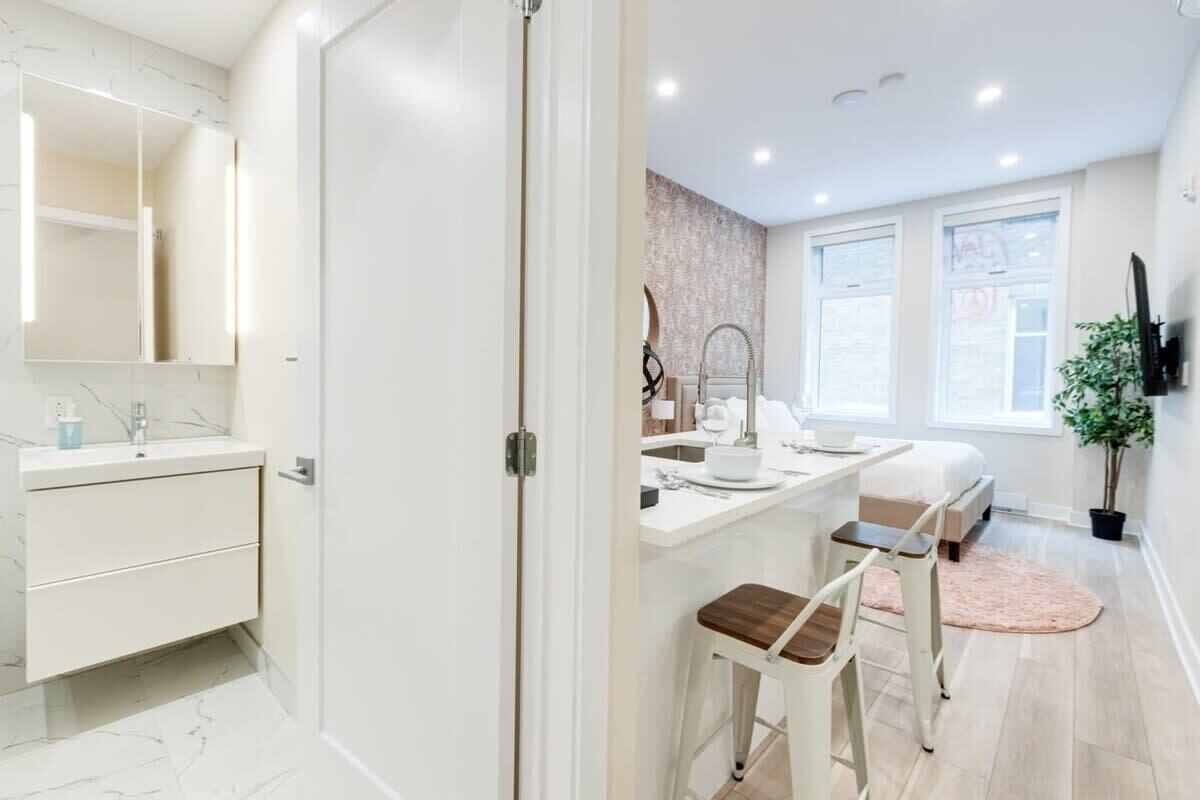 M11 | Mount-royal Suites: Studio - 27 - Laval, Canada