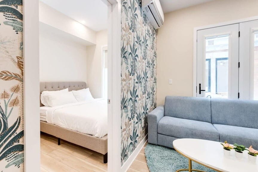 M11 | Mount-royal Suites: 2br + Sofa Bed - 210 - Montreal
