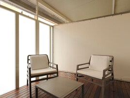 Quarto Duplo ou Twin, varanda | Secretária, Wi-fi grátis, roupa de cama fornecida 