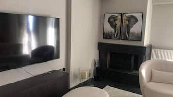 Apartamento Executivo | Sala de estar | Televisor LED, lareira, consola de videojogos, Netflix