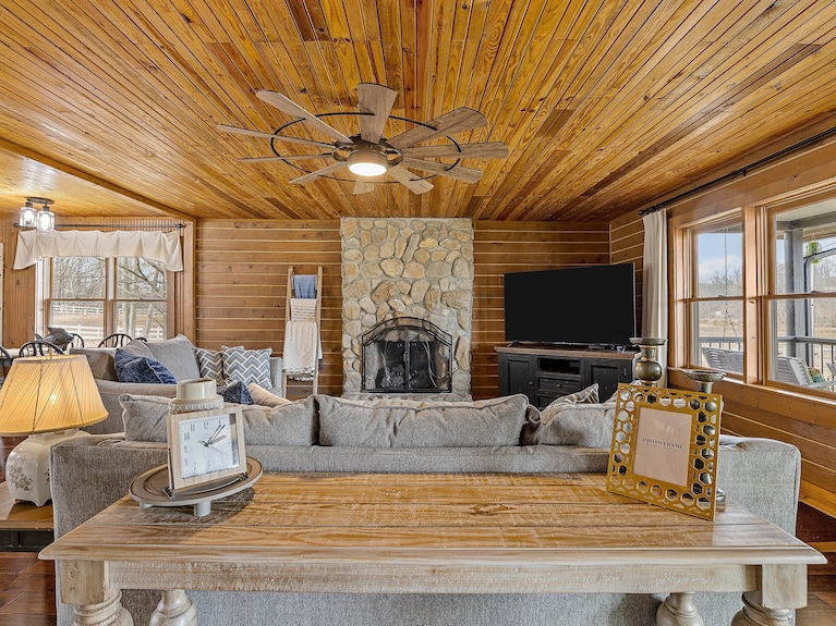 Beautiful Home Located On Lake Greenwood - Lake Rabon, SC