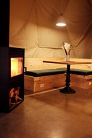 Tenda Panorâmica | Cozinha privada | Um frigorífico, um forno, uma placa de cozinha 