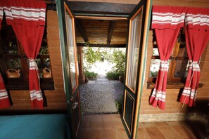 Quarto casal empresarial | Cortinas blackout, Wi-Fi de cortesia, roupa de cama