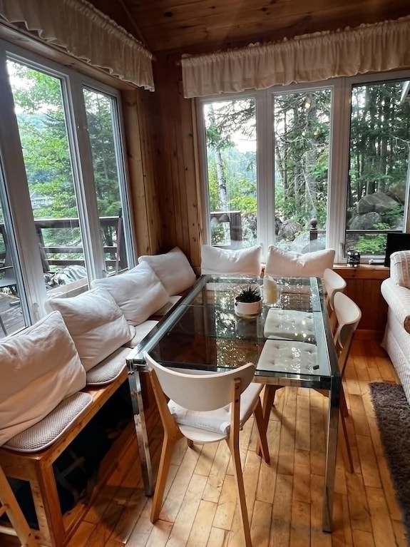 2 Bedroom Waterfront Cottage On Lake Duhamel In Mont-tremblant - Mont-Tremblant