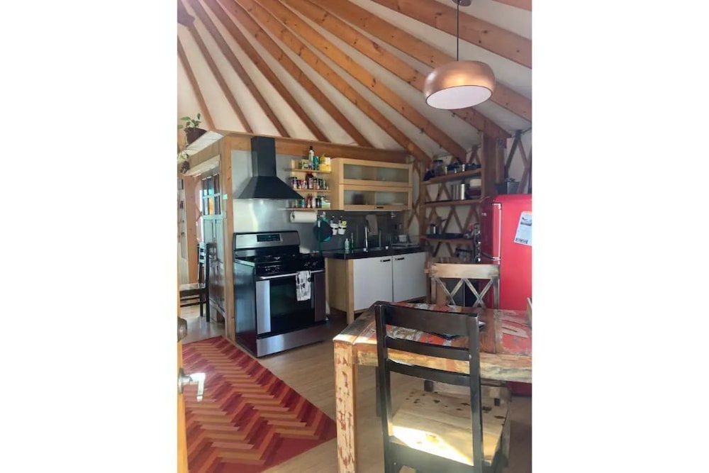 Chic Mountain Yurt Near Floyd And Virginia Tech - Blacksburg, VA
