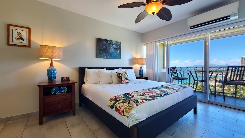Waikiki Shore - Beachfront - Honolulu | Vrbo