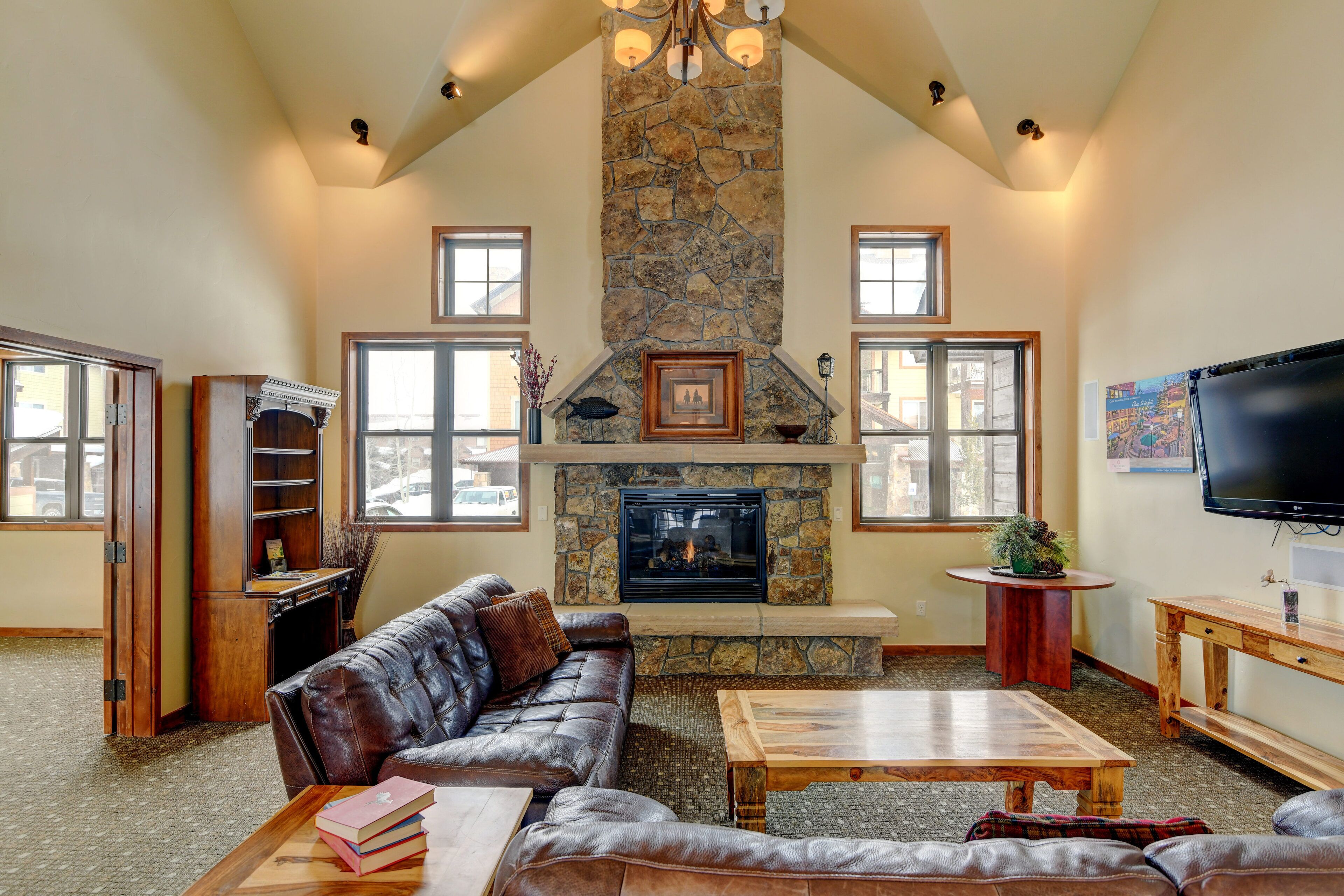 Downtown Wp Condo 412 I Pool I Club House I Hot Tub I Views I Bunk Room I Discounted Attractions - Winter Park, CO