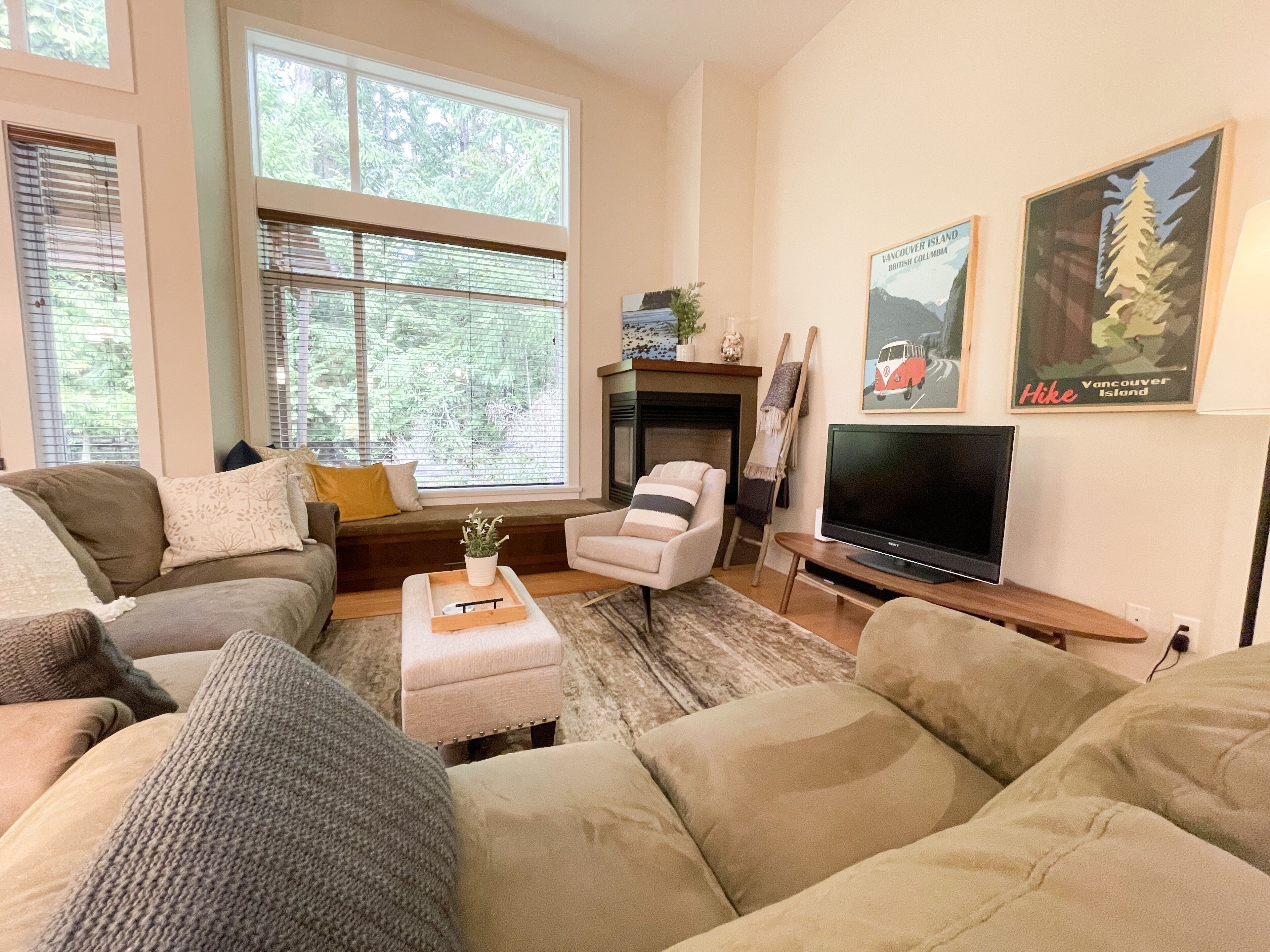 Island Beach House At Rathtrevor, Tucked In The Forest And Steps To The Beach - Parksville