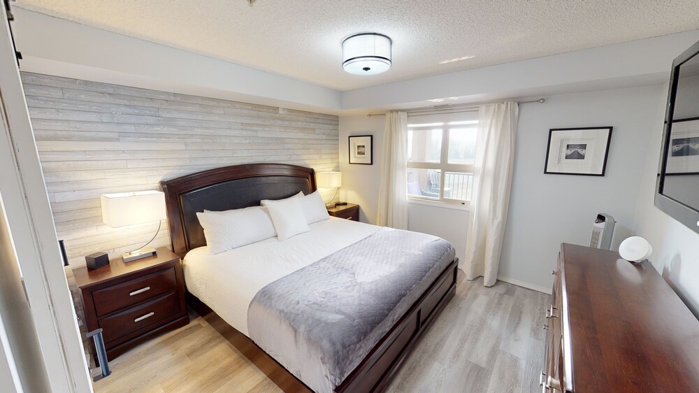 Cozy Lakeview Condo - Invermere | Vrbo