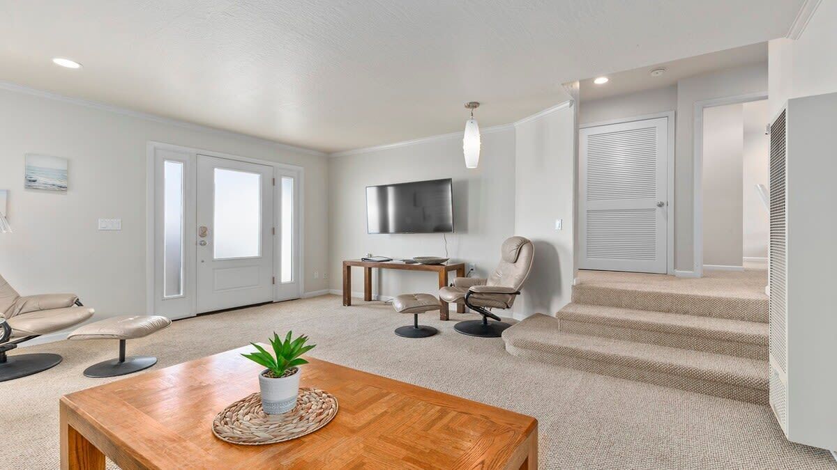 Capitola Sea Breeze Retreat - Capitola, CA