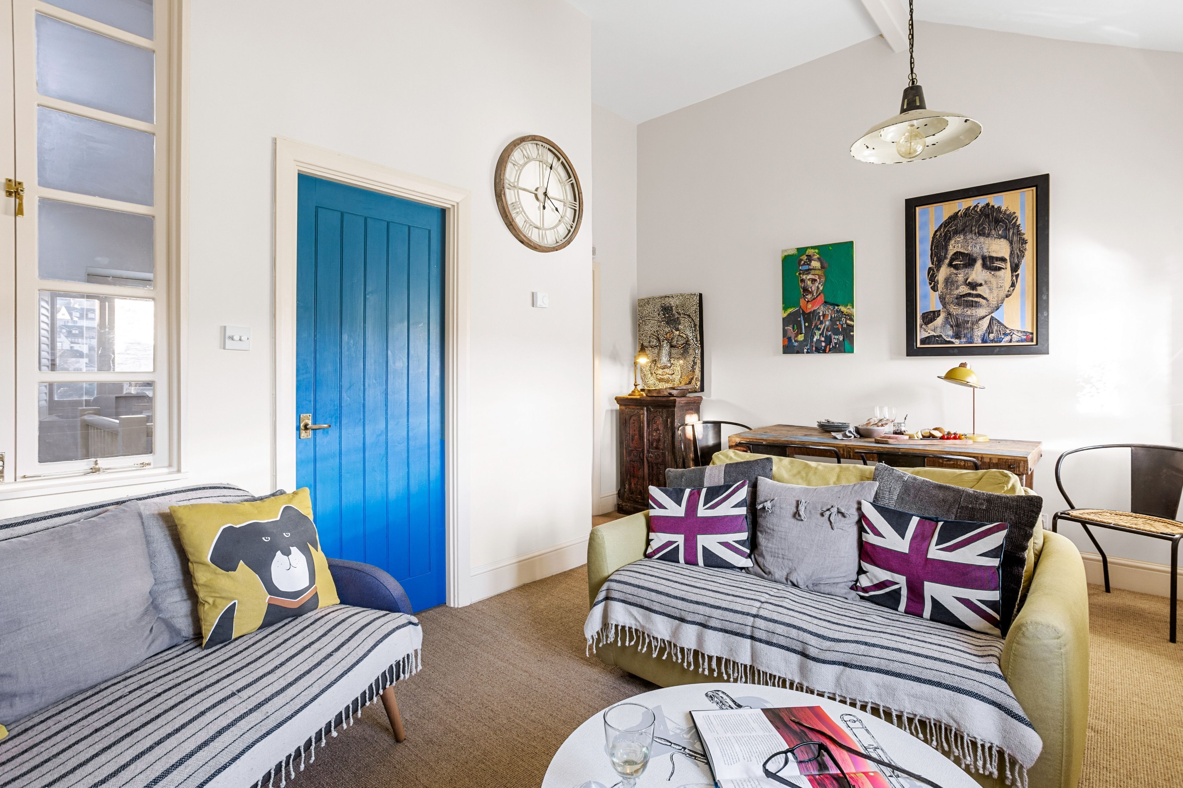 Chic, Lively And Stylish - Totnes