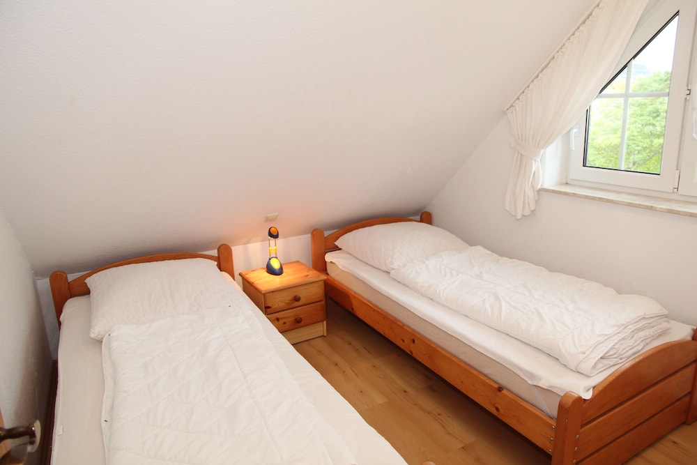 Gemütliches 85qm Doppelhaus Für 5 Pers + Hund Mit Kamin & Garten In Ruhiger Lage - Norden