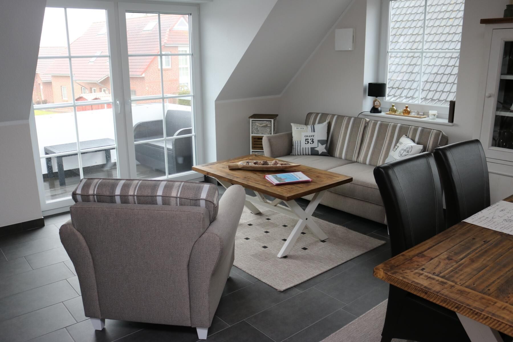 Moderne Ferienwohnung (65qm) Mit Balkon Für 4 Personen Bei Den Zwillingsmühlen - Greetsiel