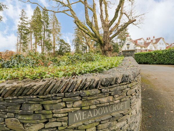 Lake House Loft, Pet Friendly, With A Garden In Bowness-on-windermere - Bowness-on-Windermere